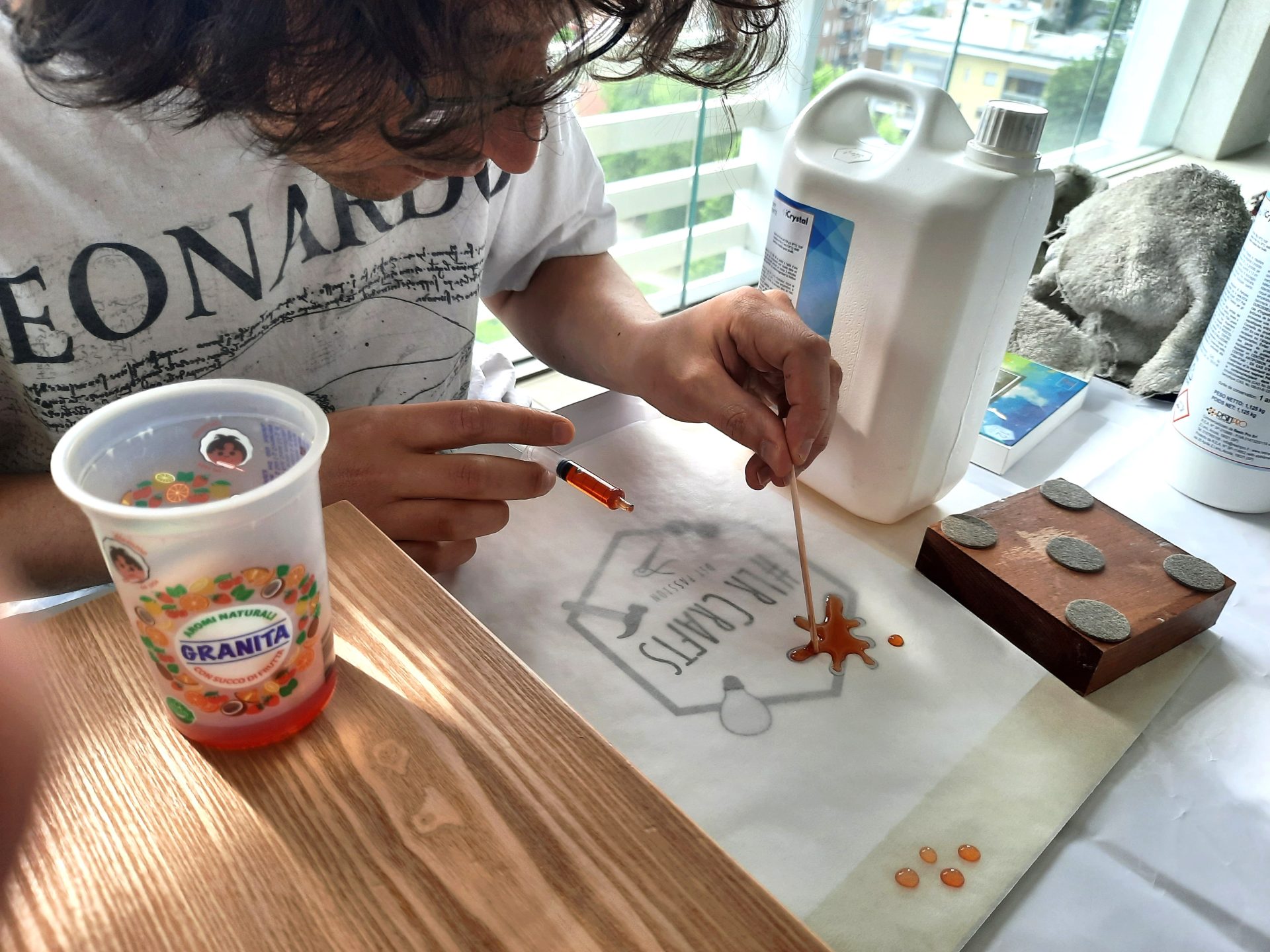 A DIY #LRcrafts project: the mixed-media embroidery of our logo | #LRCrafts
