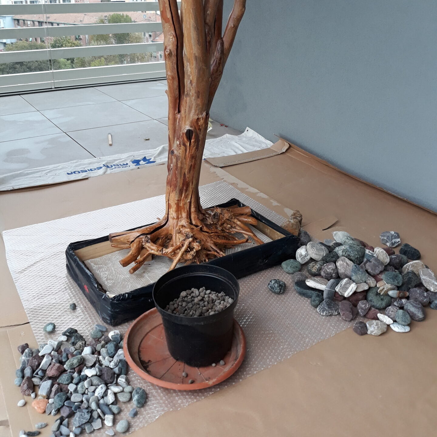 Turning a dead tree into a sculpture with epoxy resin | #LRCrafts