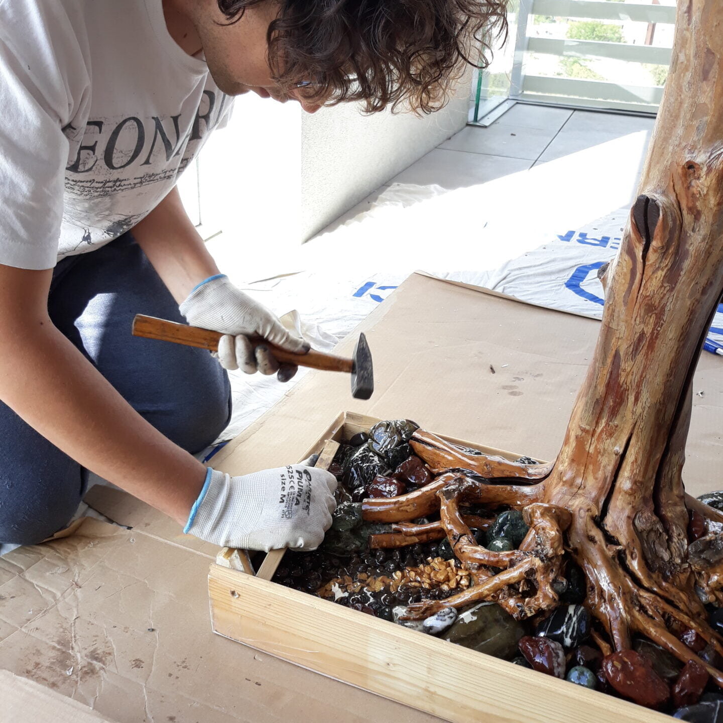 Turning a dead tree into a sculpture with epoxy resin | #LRCrafts