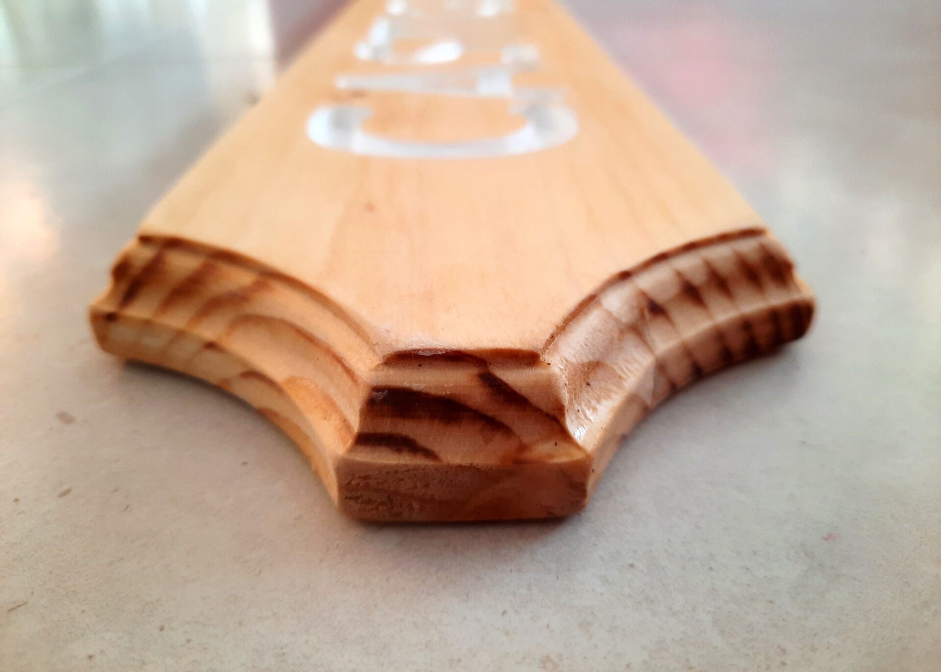 Wooden sign with milled and painted letters | #LRCrafts