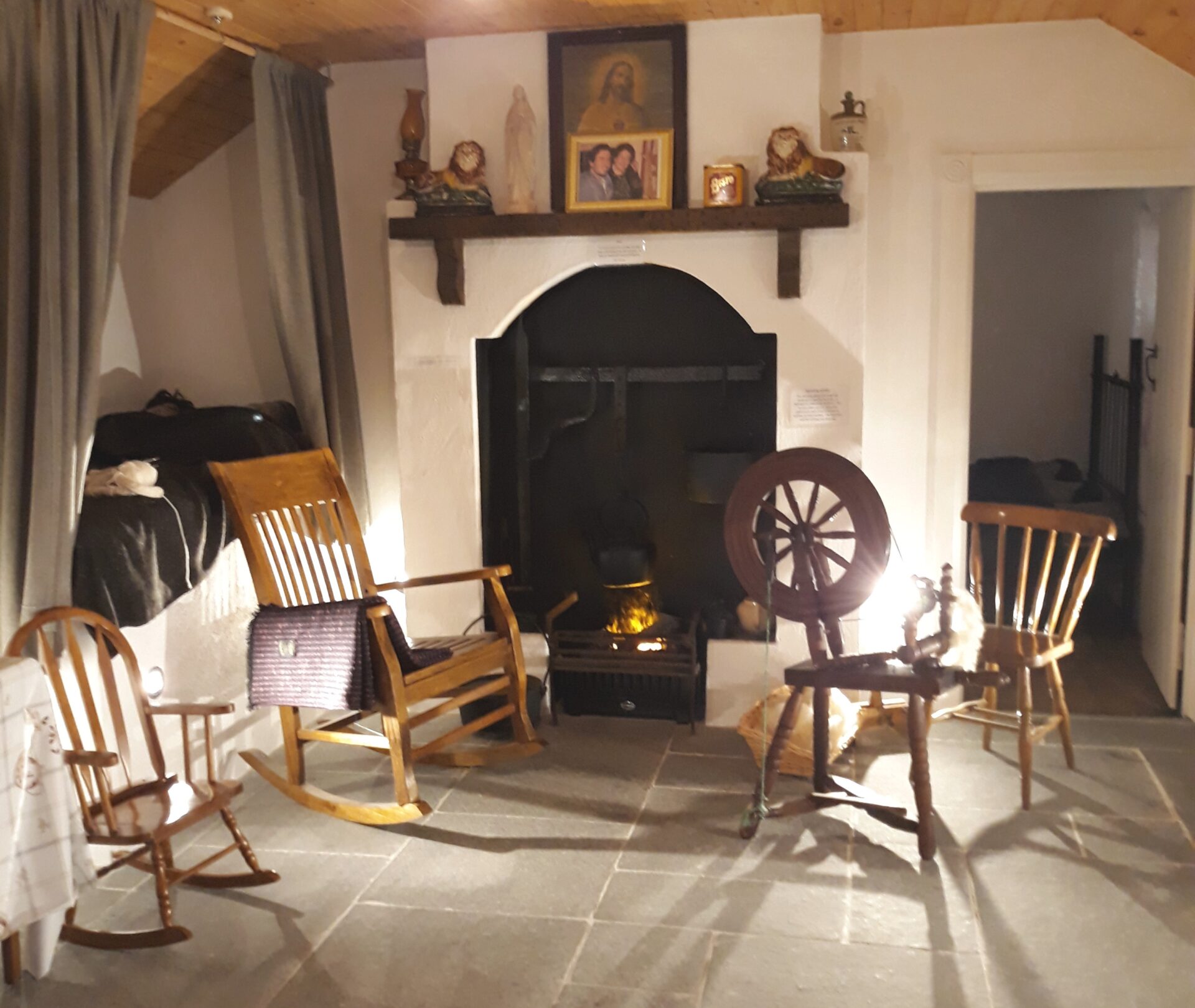 The Triona Donegal Tweed Visitors Centre in Ireland | #LRCrafts