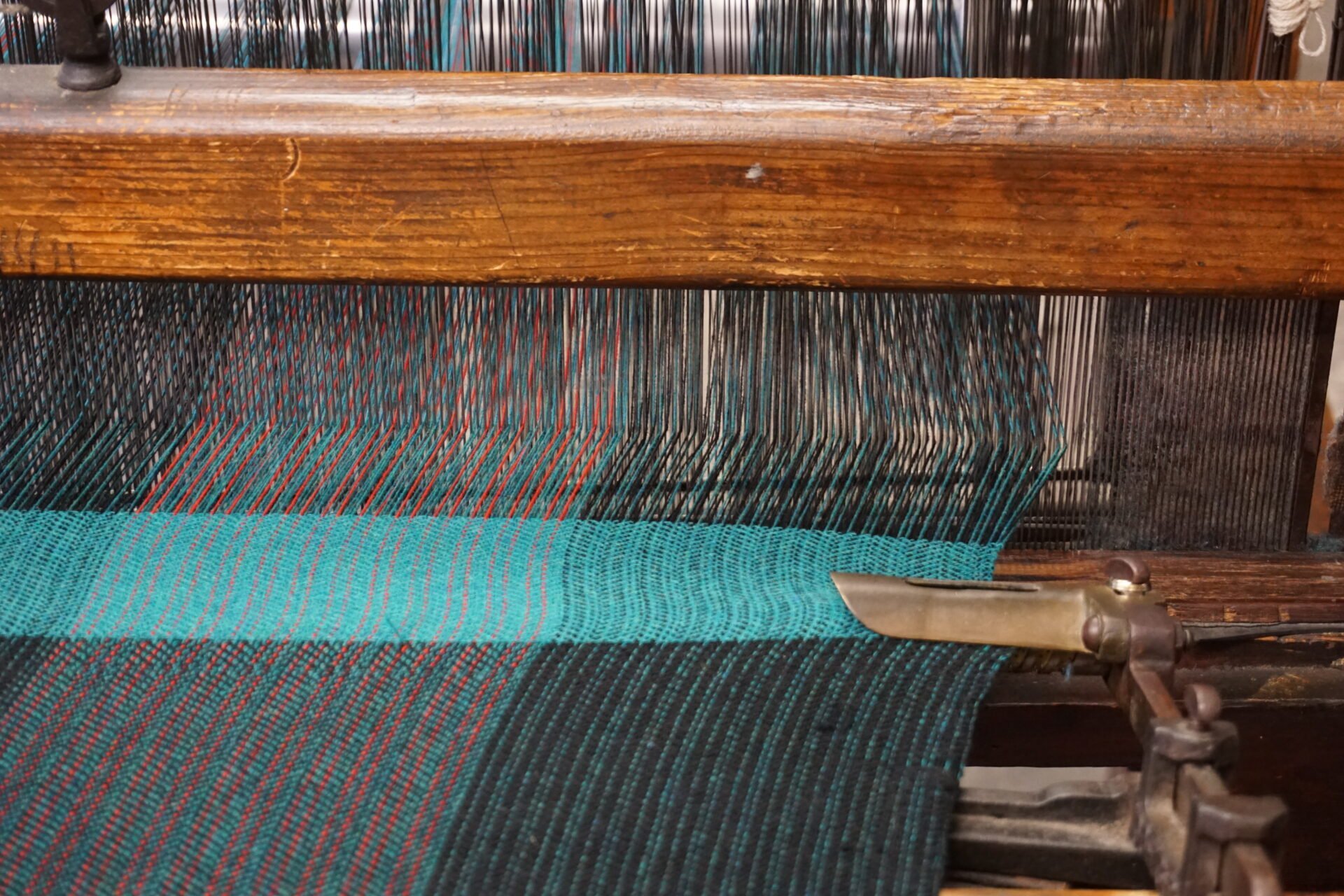 The Triona Donegal Tweed Visitors Centre in Ireland | #LRCrafts