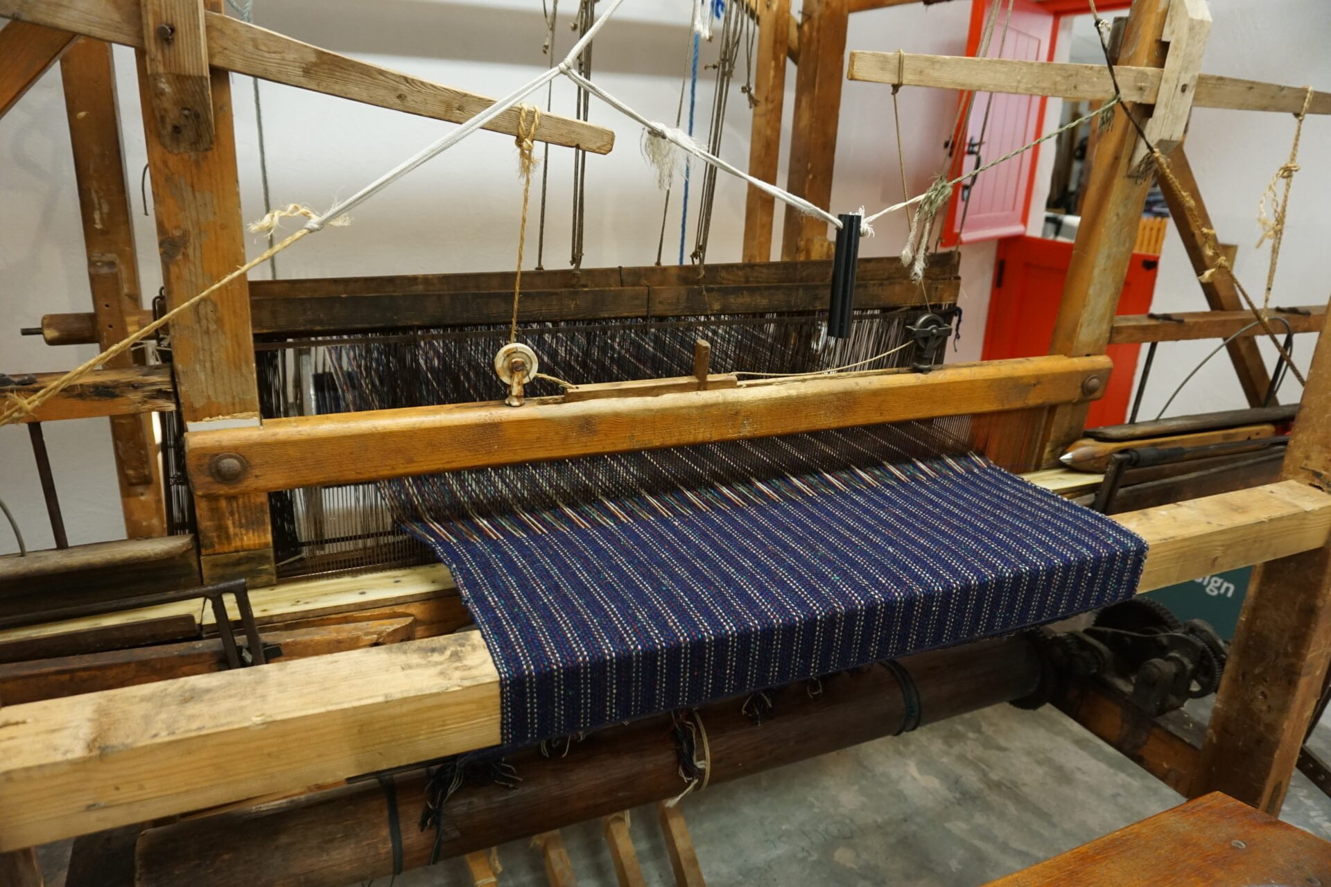 The Triona Donegal Tweed Visitors Centre in Ireland | #LRCrafts