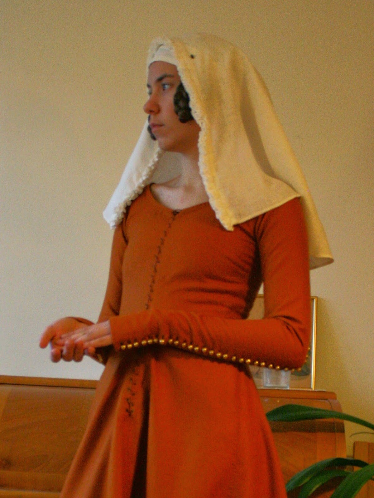 Our first sewing project: a female Medieval gown | #LRCrafts