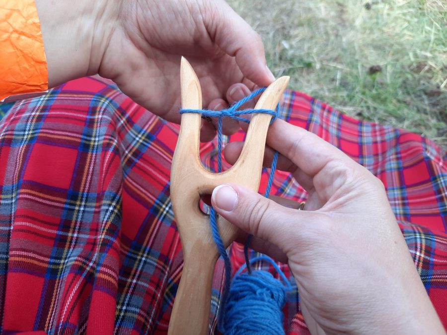 Tutorial how to use the lucet to knit an I-cord | #LRCrafts