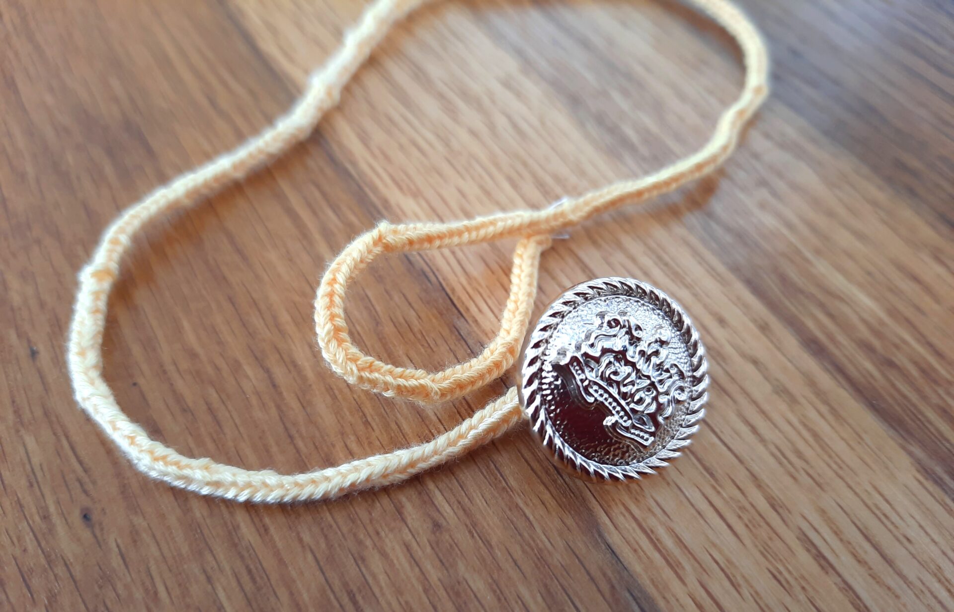 Easy modern projects with the Medieval lucet | #LRCrafts