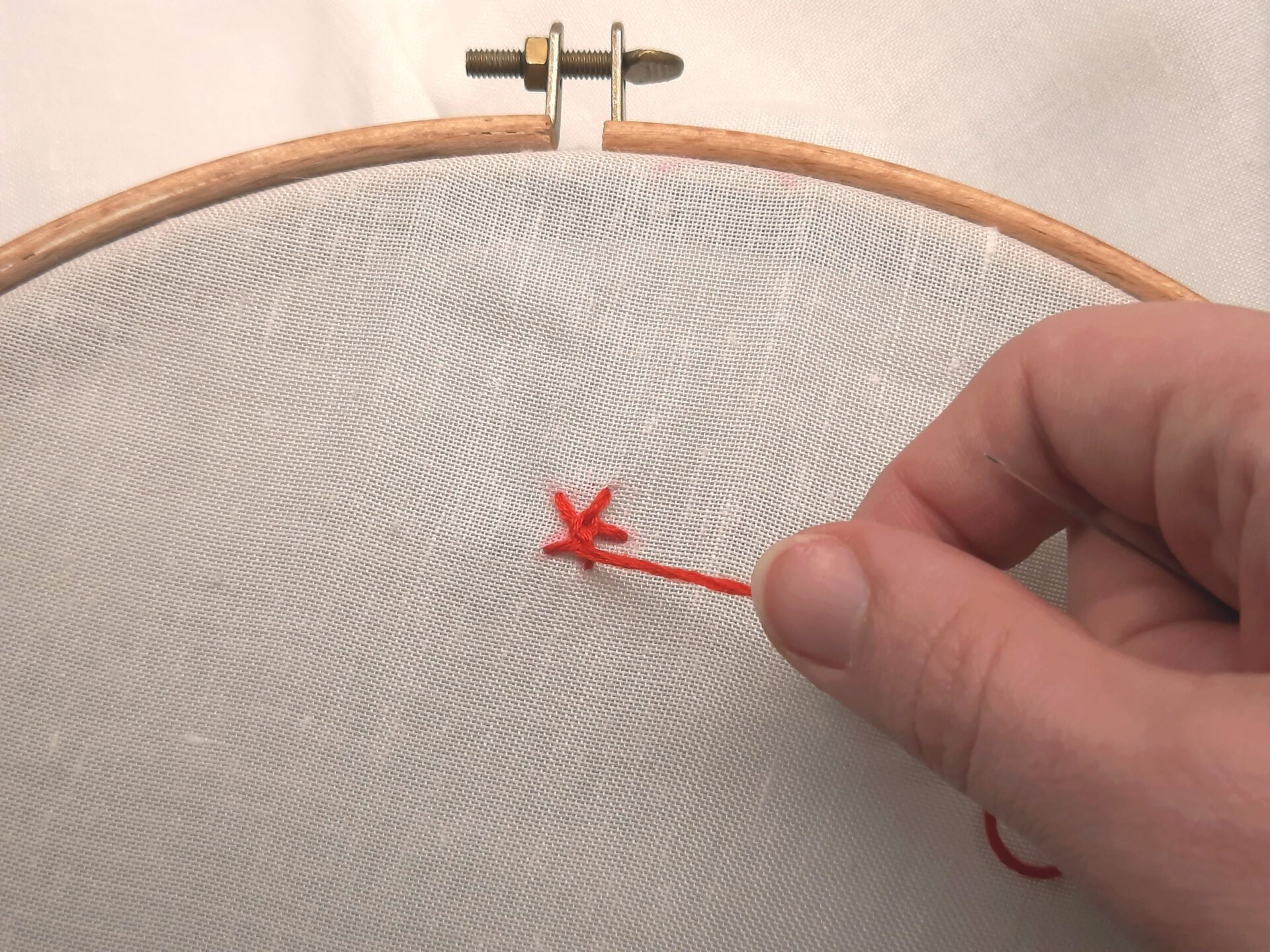 Woven wheel embroidery stitch tutorial | #LRCrafts