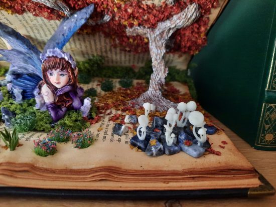 Fairy forest, the Weirwood red tree | #LRCrafts