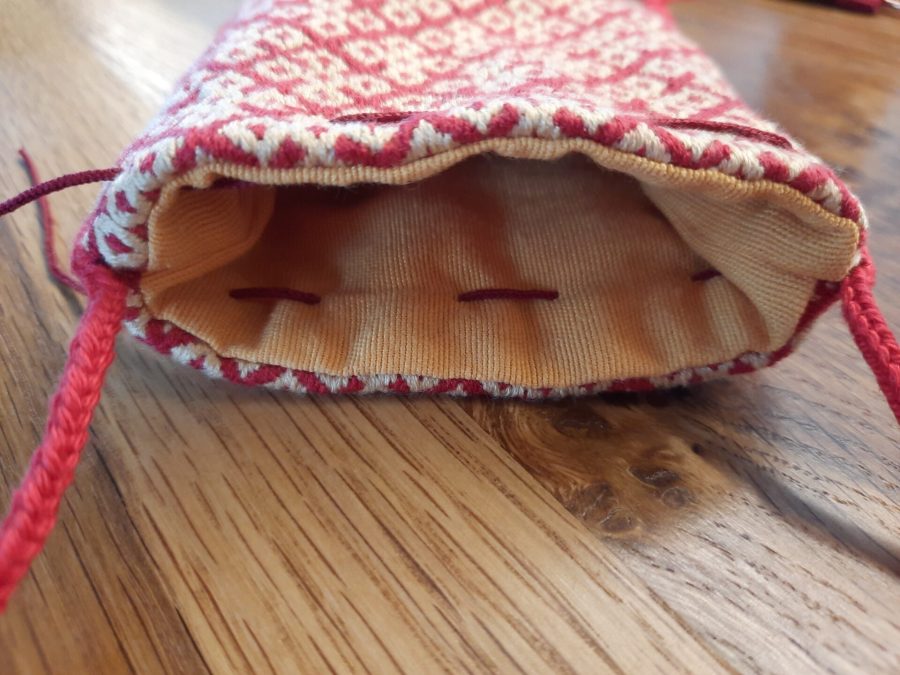 Making my first German brick stitch embroidered purse | #LRCrafts