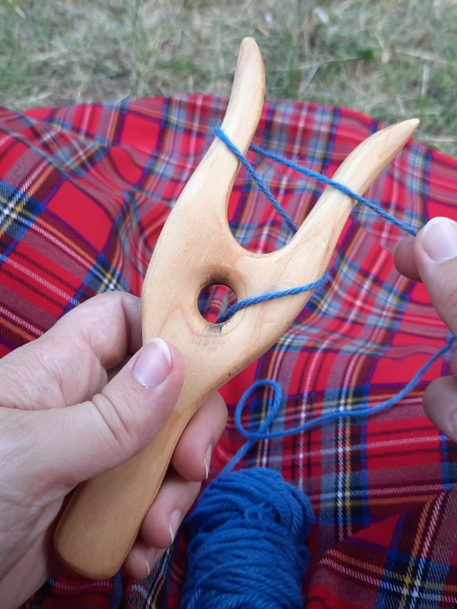 How we make a lucet from design to wood + free pattern | #LRCrafts