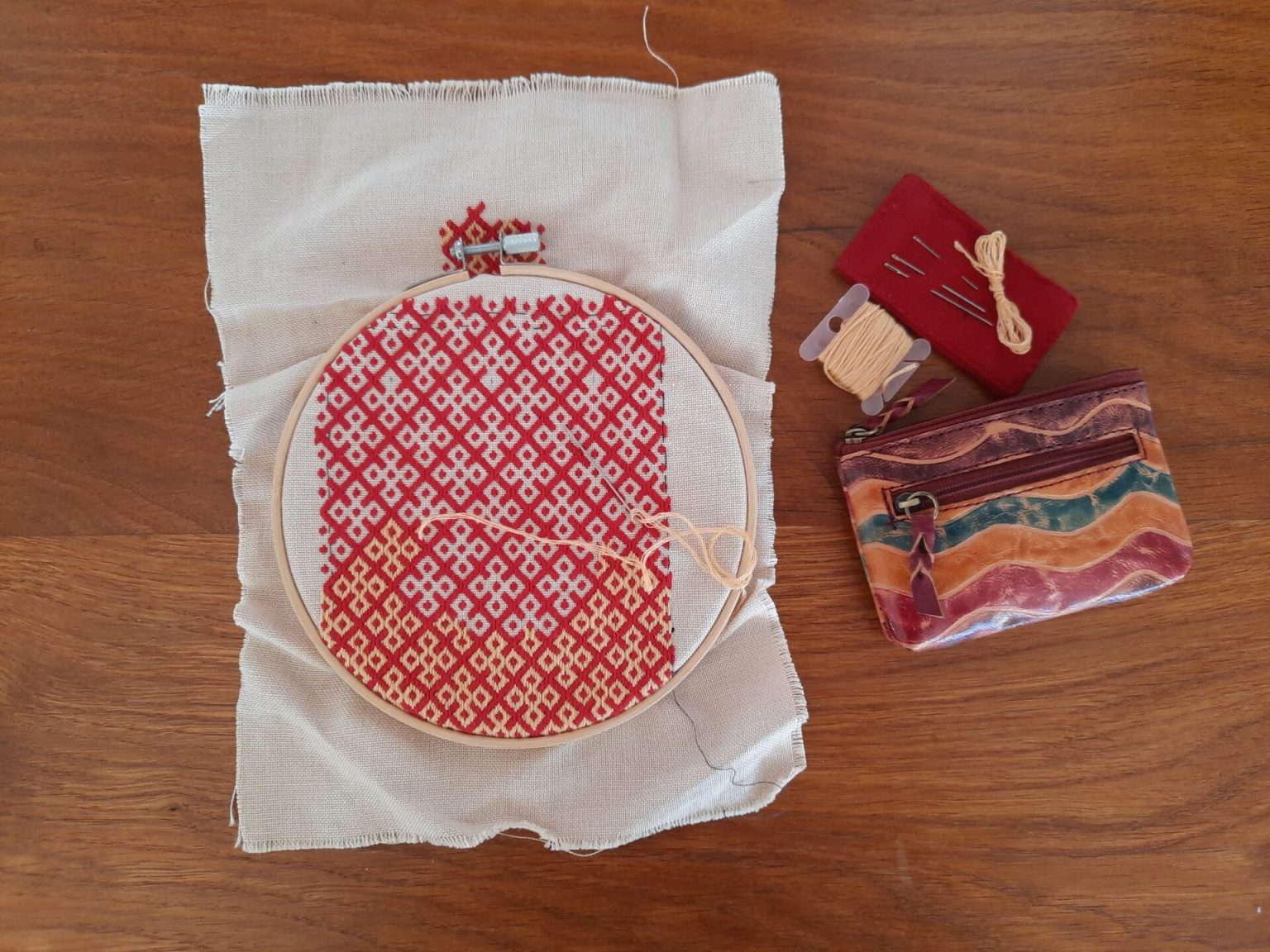 Making my first German brick stitch embroidered purse | #LRCrafts