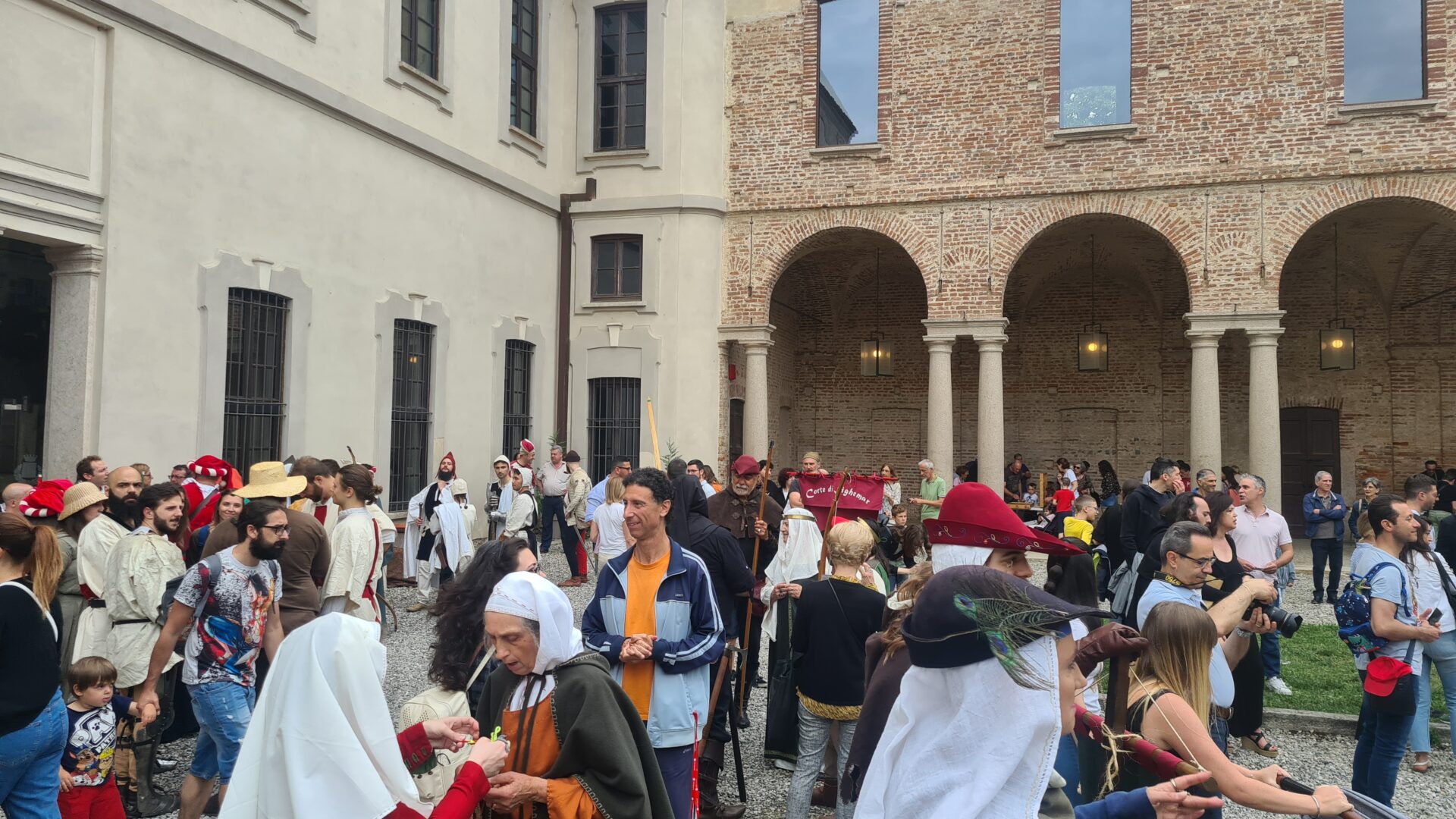 Our first lucet workshop at Belgioioso Medievale | #LRCrafts