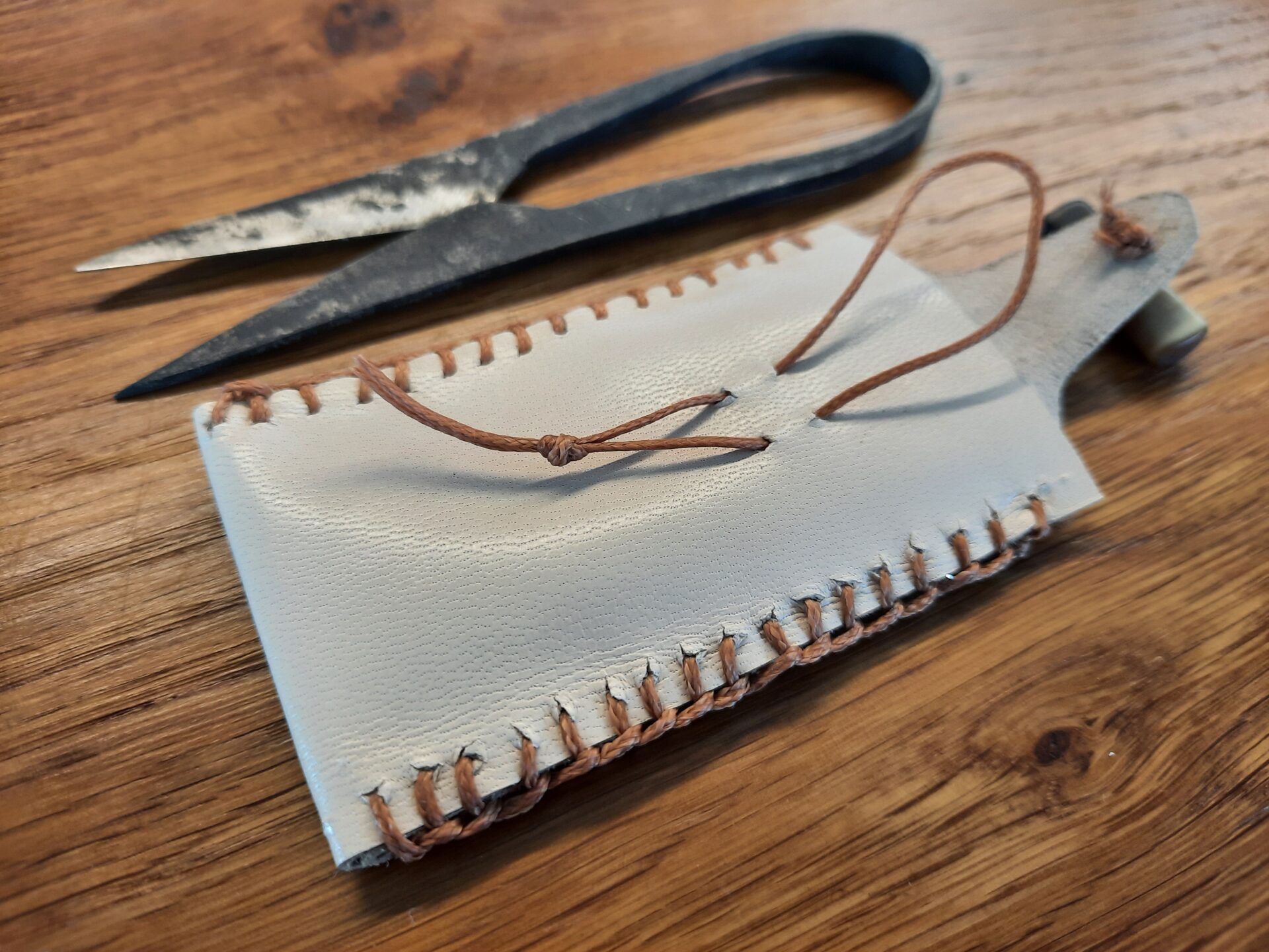 Scissors case for historical reenactment | #LRCrafts