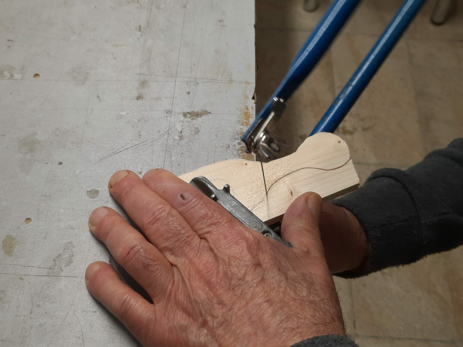 How we make a lucet from design to wood + free pattern | #LRCrafts