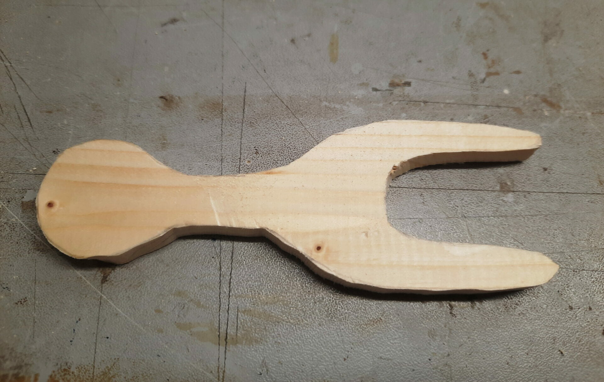 How we make a lucet from design to wood + free pattern | #LRCrafts