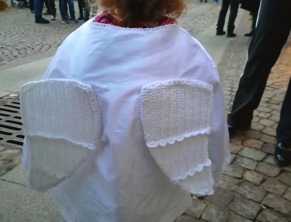 Angel tunic for live Christmas Nativity | #LRCrafts