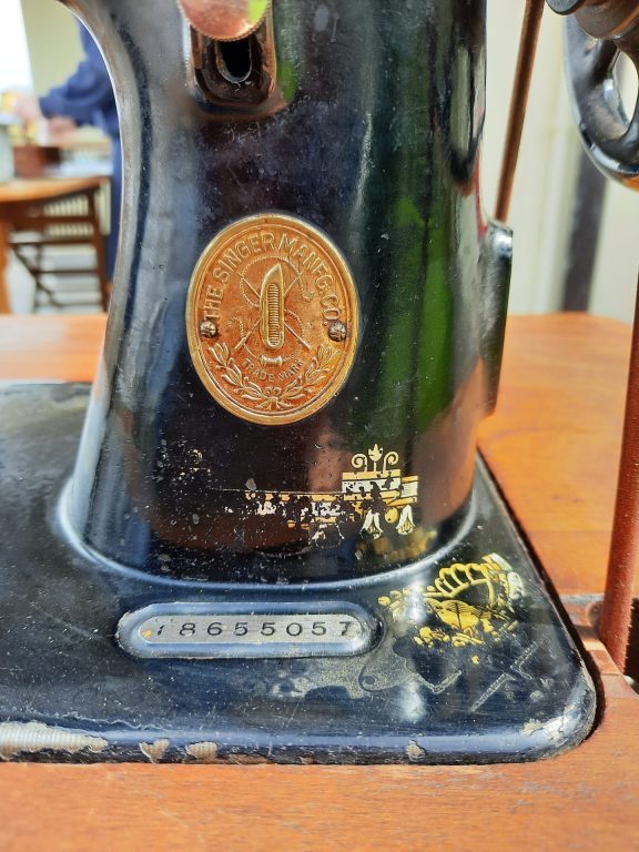 Scopri tutto sulla tua macchina da cucire Singer d'epoca | #LRCrafts
