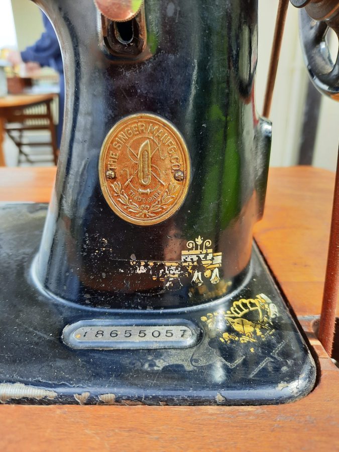 Singer sewing machines serial number search: date your machine | #LRCrafts