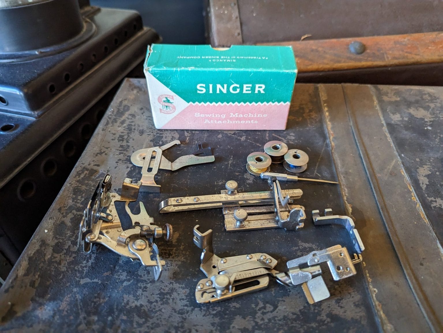 Singer sewing machines serial number search: date your machine | #LRCrafts