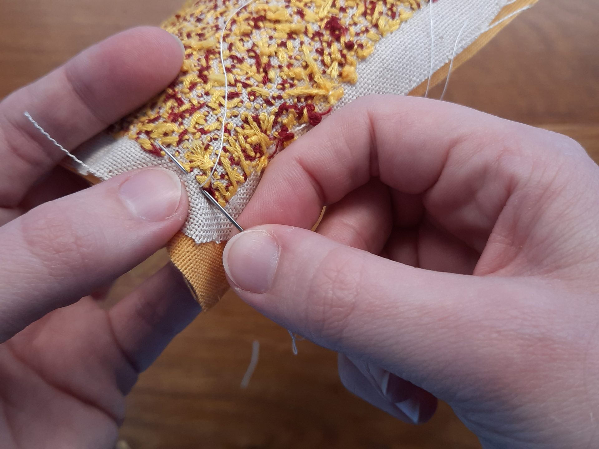 Brick stitch embroidered needle roll | #LRCrafts