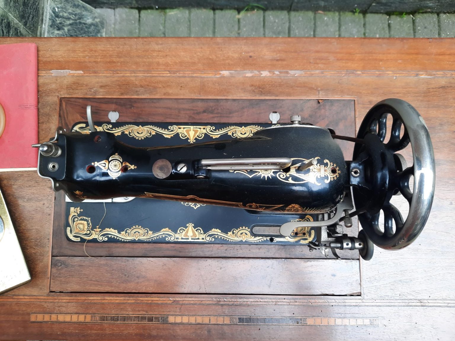 The history of a salvaged Vesta Dietrich vintage sewing machine | #LRCrafts