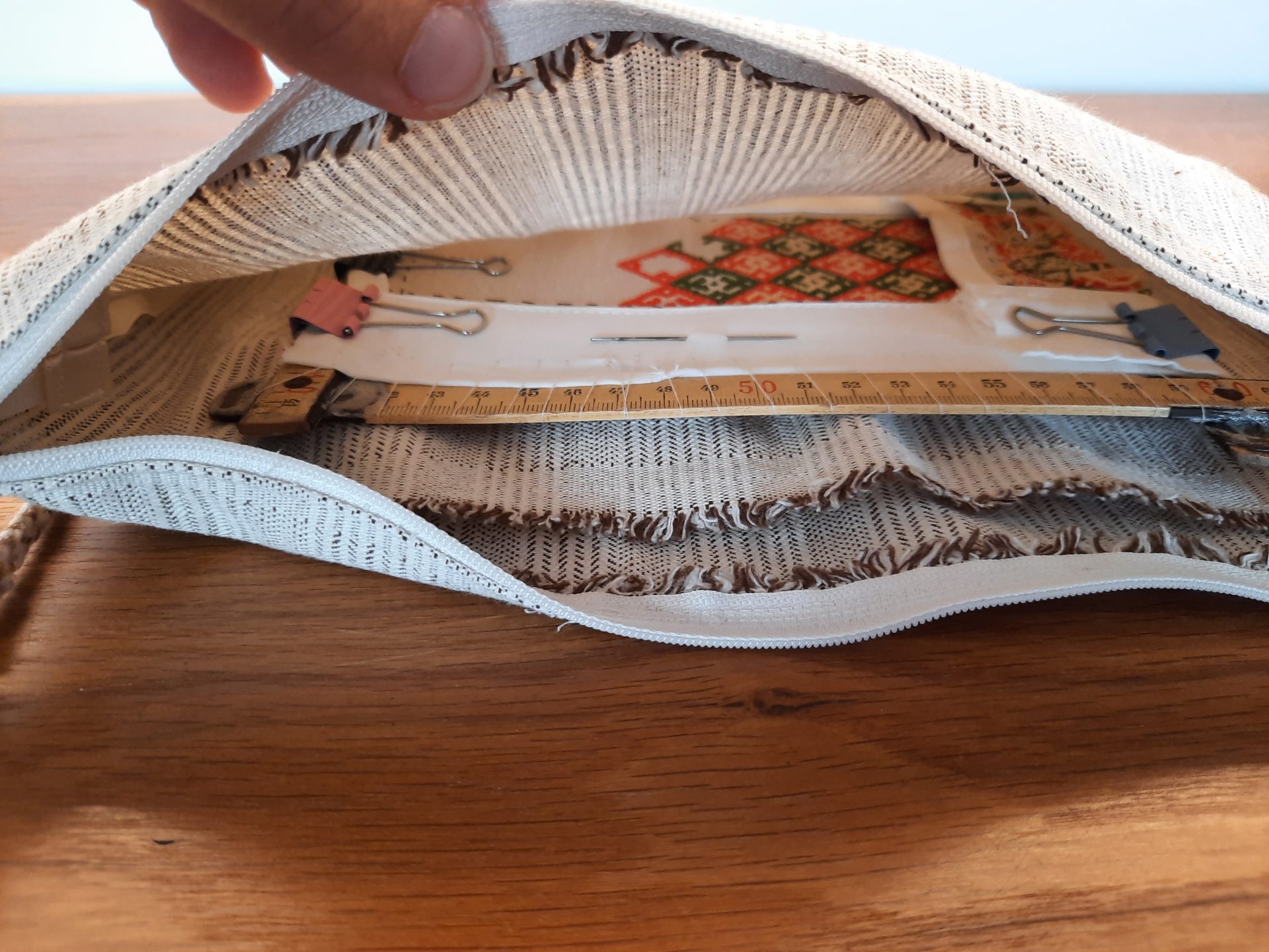 I sewed myself a bag for my travel embroidery projects (+ pattern) | # ...