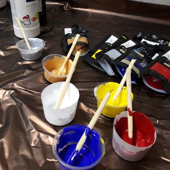 Essential acrylic pouring techniques to try | #LRCrafts