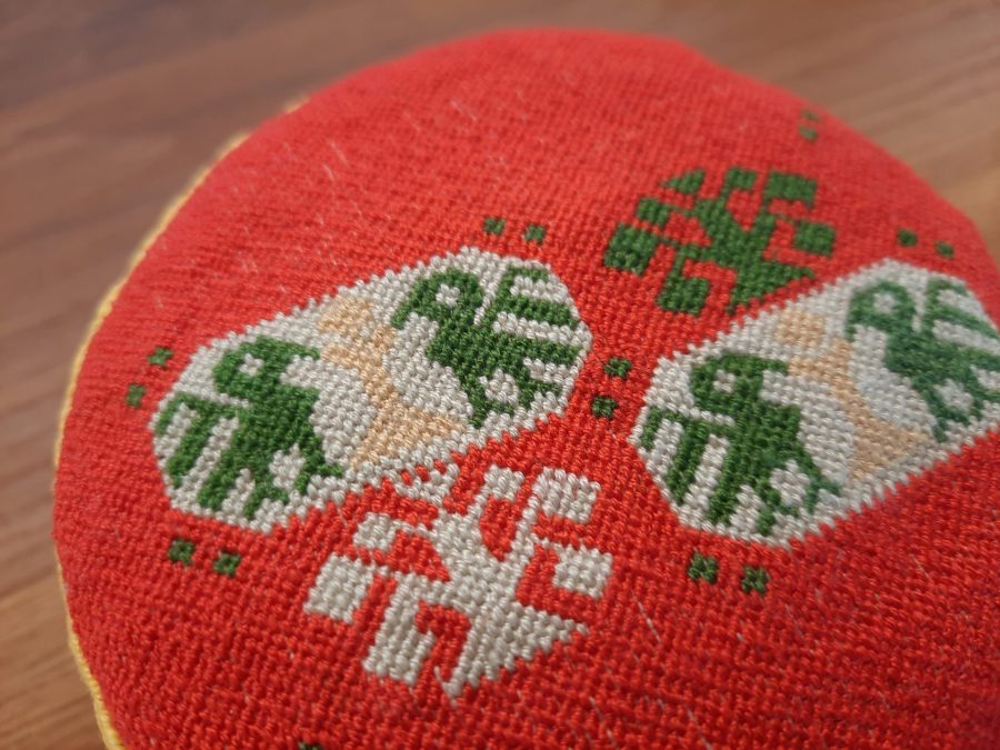 German Brick Stitch embroidered box | #LRCrafts